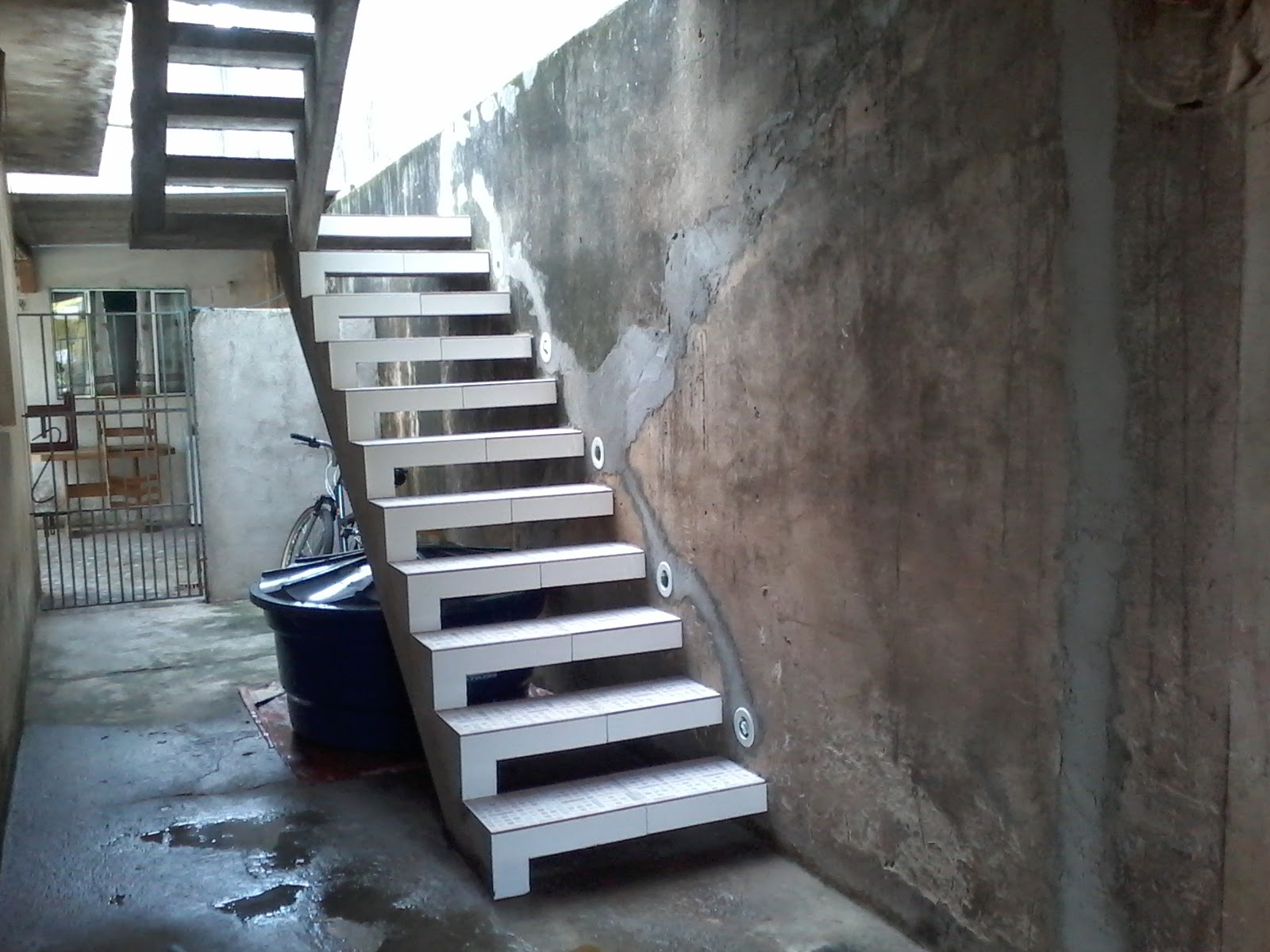 ESCADA DE CONCRETO : escada viga lateral em U